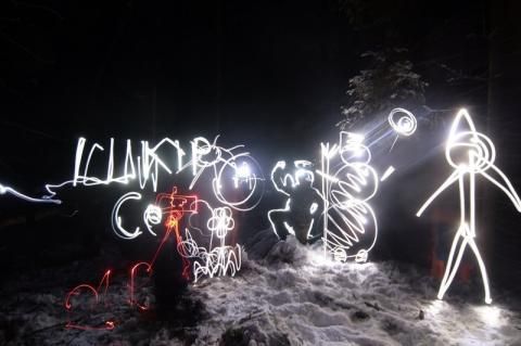 Wow! Winter light “graffiti” (20 photos) - Izismile.com